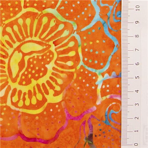 Orangefarbener Timeless Treasures Batikstoff mit üppigem Paisley ...