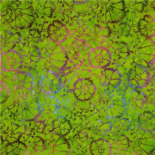Lindgrün gebatikter Stoff mit Ranken und Blüten von Timeless Treasures ...