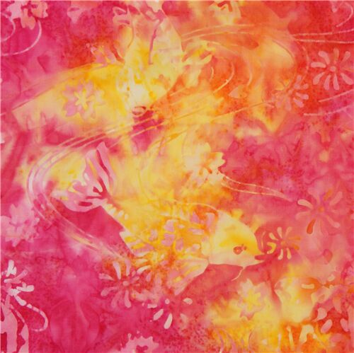 Tela batik rosa con flores y peces de Trans-Pacific Textiles Fabric by ...